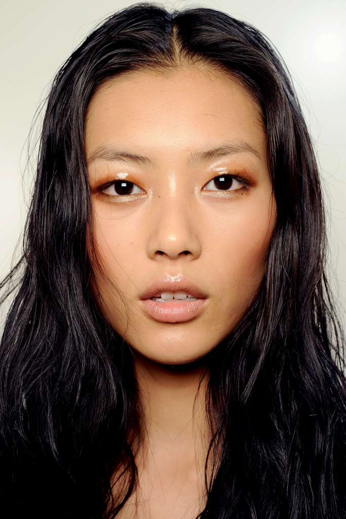 Oily Eyelids: How to keep eye makeup looking fresh?