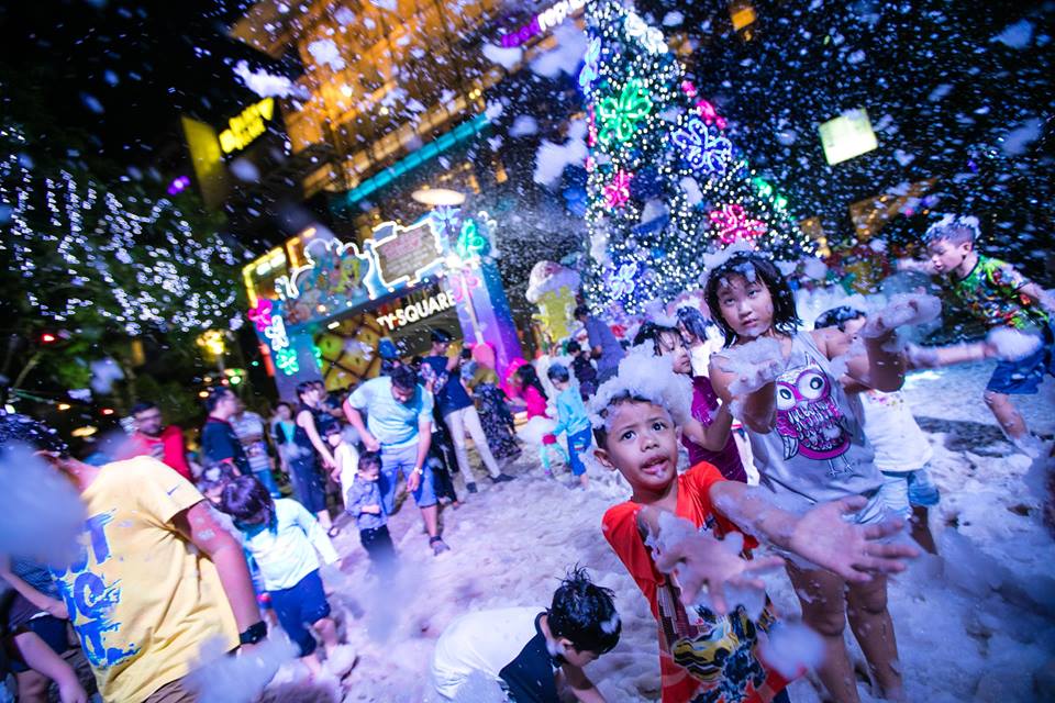 7 Places in Singapore to experience "snow" this Christmas