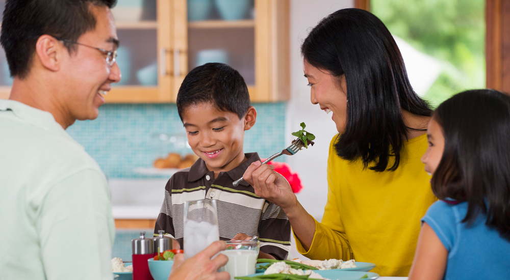 8 Ways to have a device-free dinner with your family